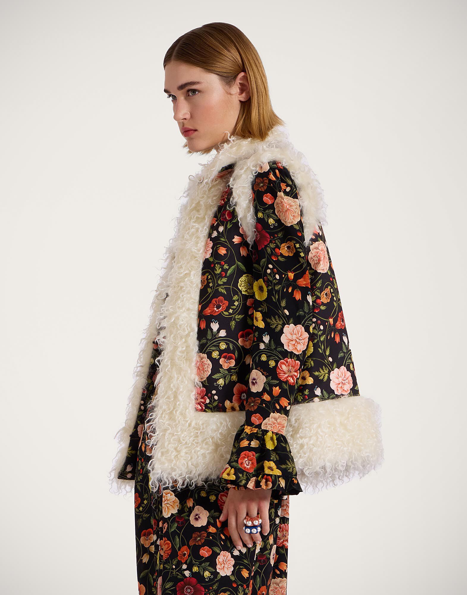 Sleeveless Folk Jacket in Ghirlanda Black for Women | La DoubleJ US