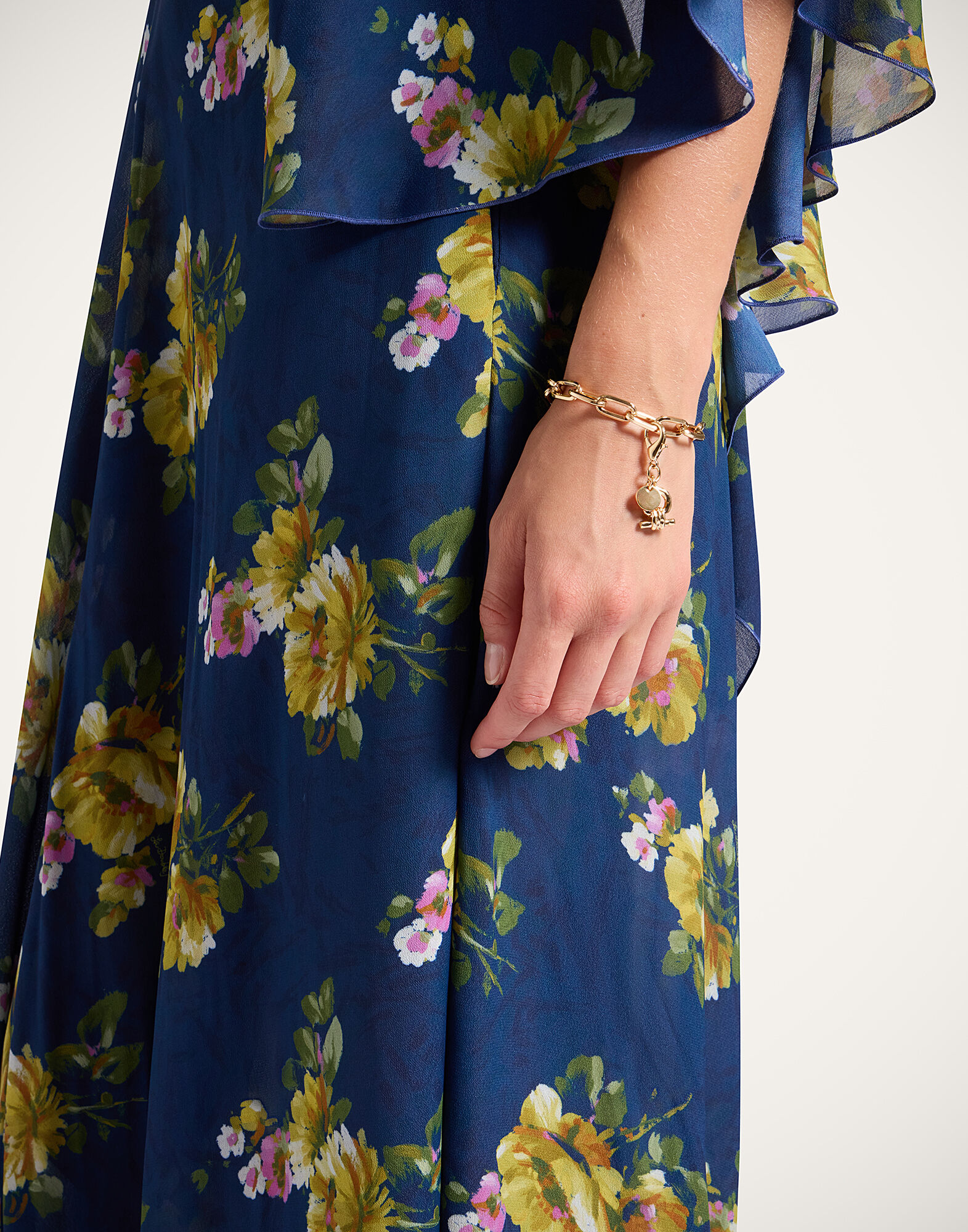 Shen Loop Charm in Solid Gold for Women | La DoubleJ US